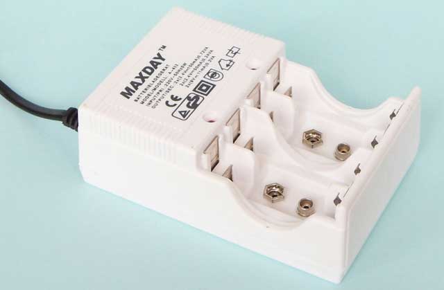 Зарядно устройство A612 MAXDAY | Tpetrov.com