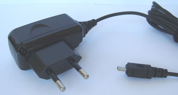 Зарядно устройство за GSM VODAFONE 225 220V | Tpetrov.com