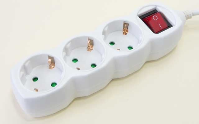 Разклонител с кабел и ключ 3KK/1.5 EMOS | Tpetrov.com